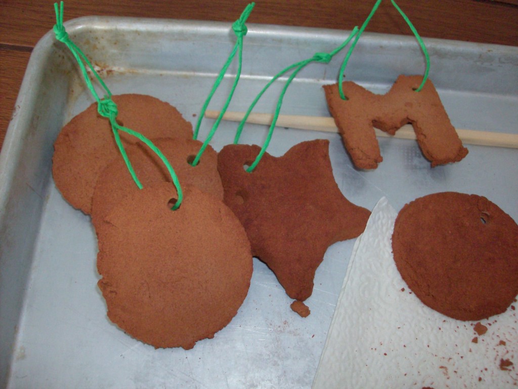 Kids Christmas Craft: Homemade Cinnamon Dough Ornaments - Mommysavers