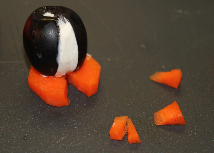 How to Make a Cheese Ball Igloo with Olive Penguins - Mommy Savers