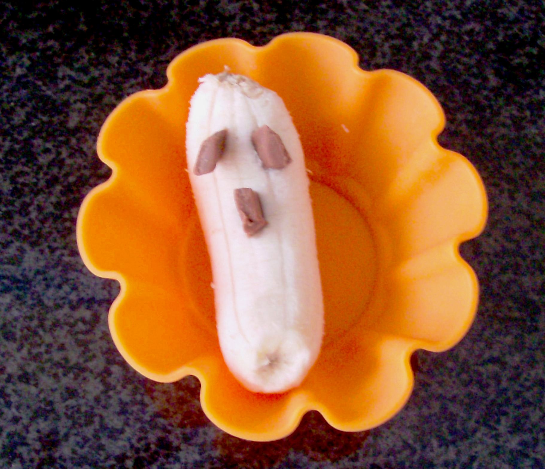 Muffin Tin Monday: Halloween Ghost Banana Snack - Mommysavers