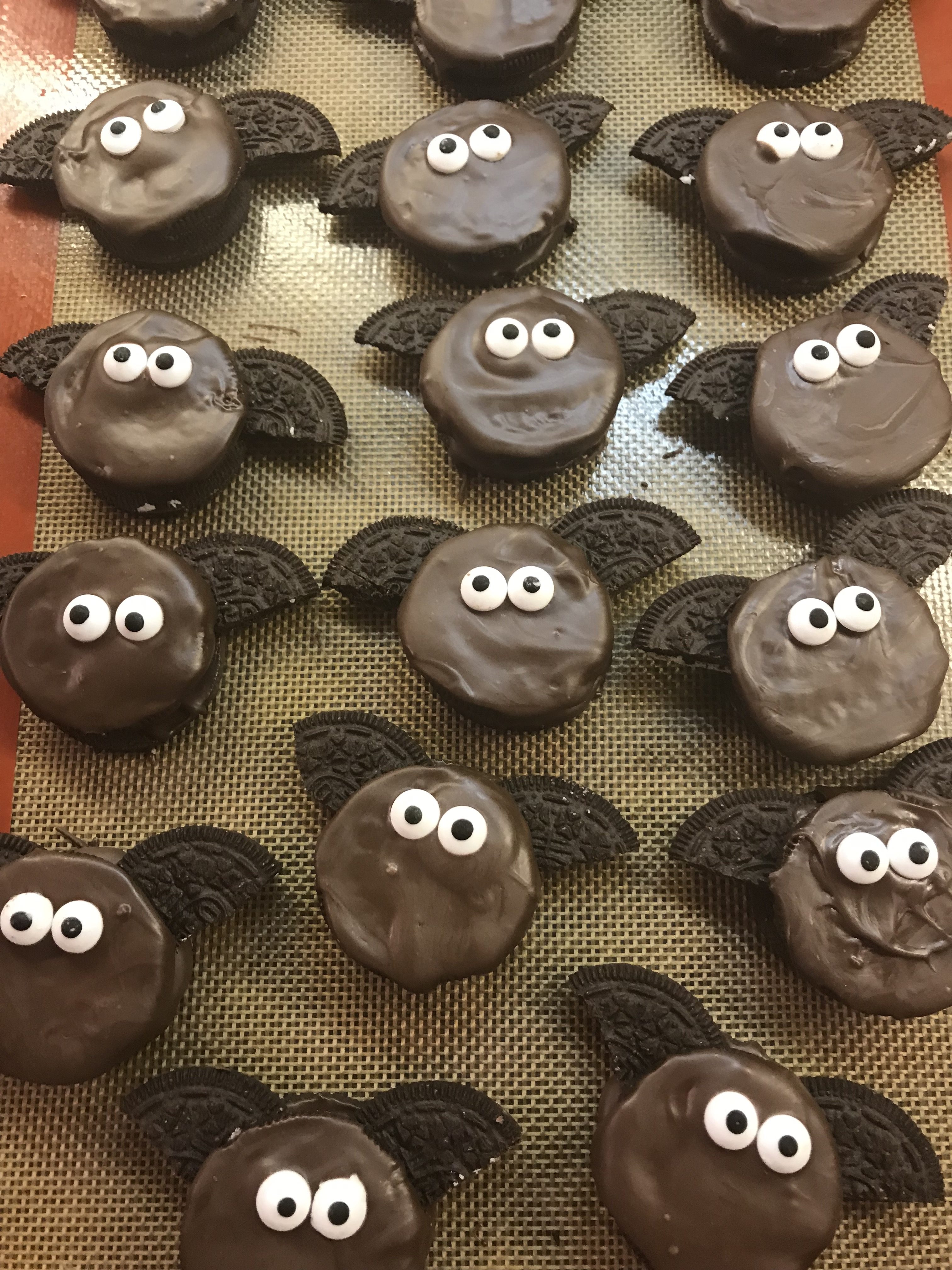 Halloween Treats: Oreo Bats - Mommysavers